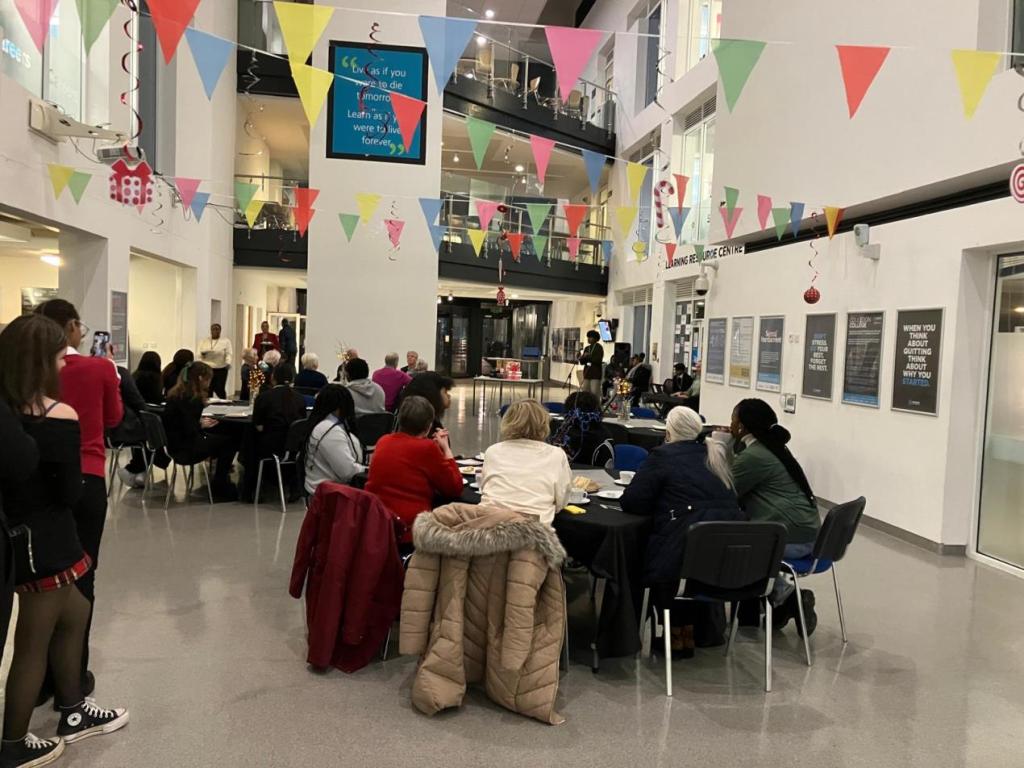 Sixth formers sprinkle Christmas cheer at Coulsdon College | Inside Croydon