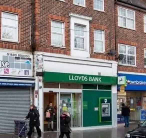 Lloyds closure sees New Addington lose last high street bank | Inside ...